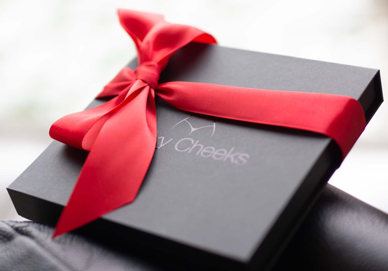 Sexy crotchless thong "Elegant Ouverture" Lucky Cheeks